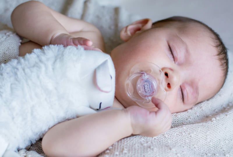 ¿Cómo elegir el mejor chupón para tu bebé? | Simibaby